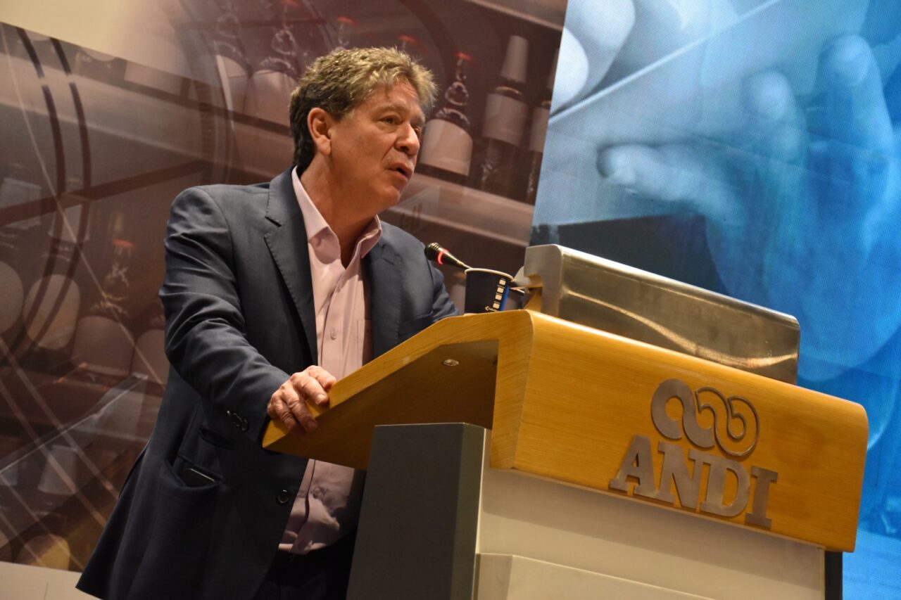 En Colombia, el contrabando equivale a $25 billones al año - TintaTIC